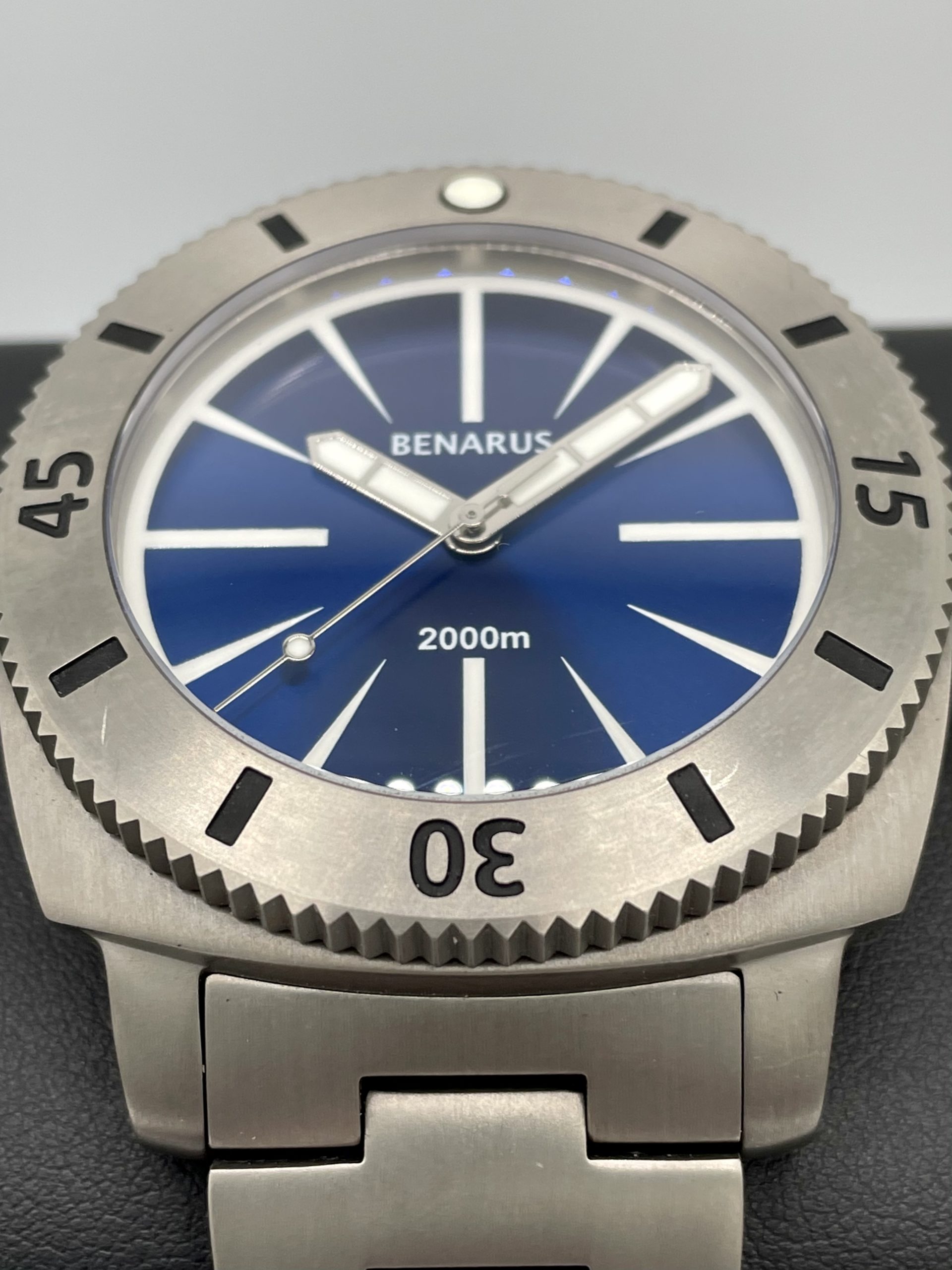Benarus Moray 47 Titanium Sunray Blue Dart Dial 2000m Diver Swiss ...