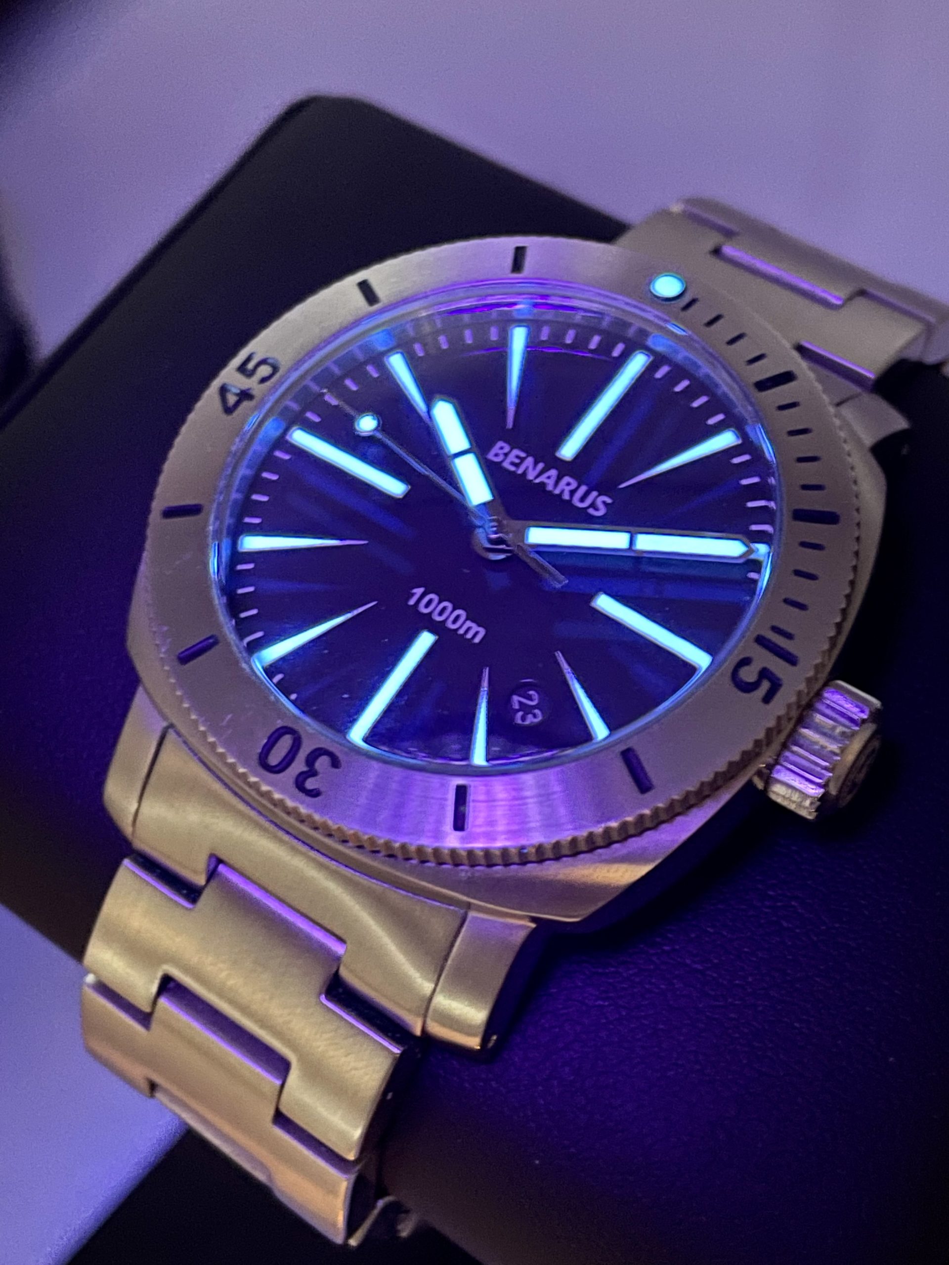 Benarus Moray 44mm Stainless Steel Black Dart Dial 1000m Diver ...