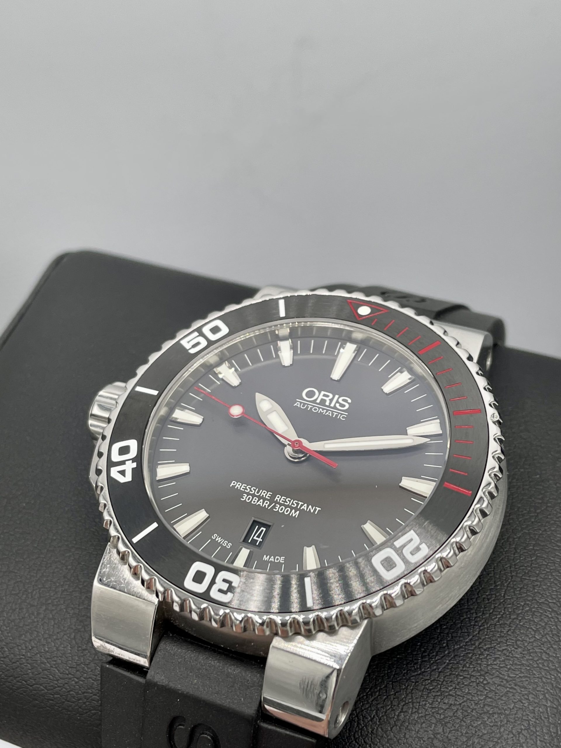 ORIS Aquis Red Limited Edition 2000 Pieces Grey Dial 43mm Swiss ...