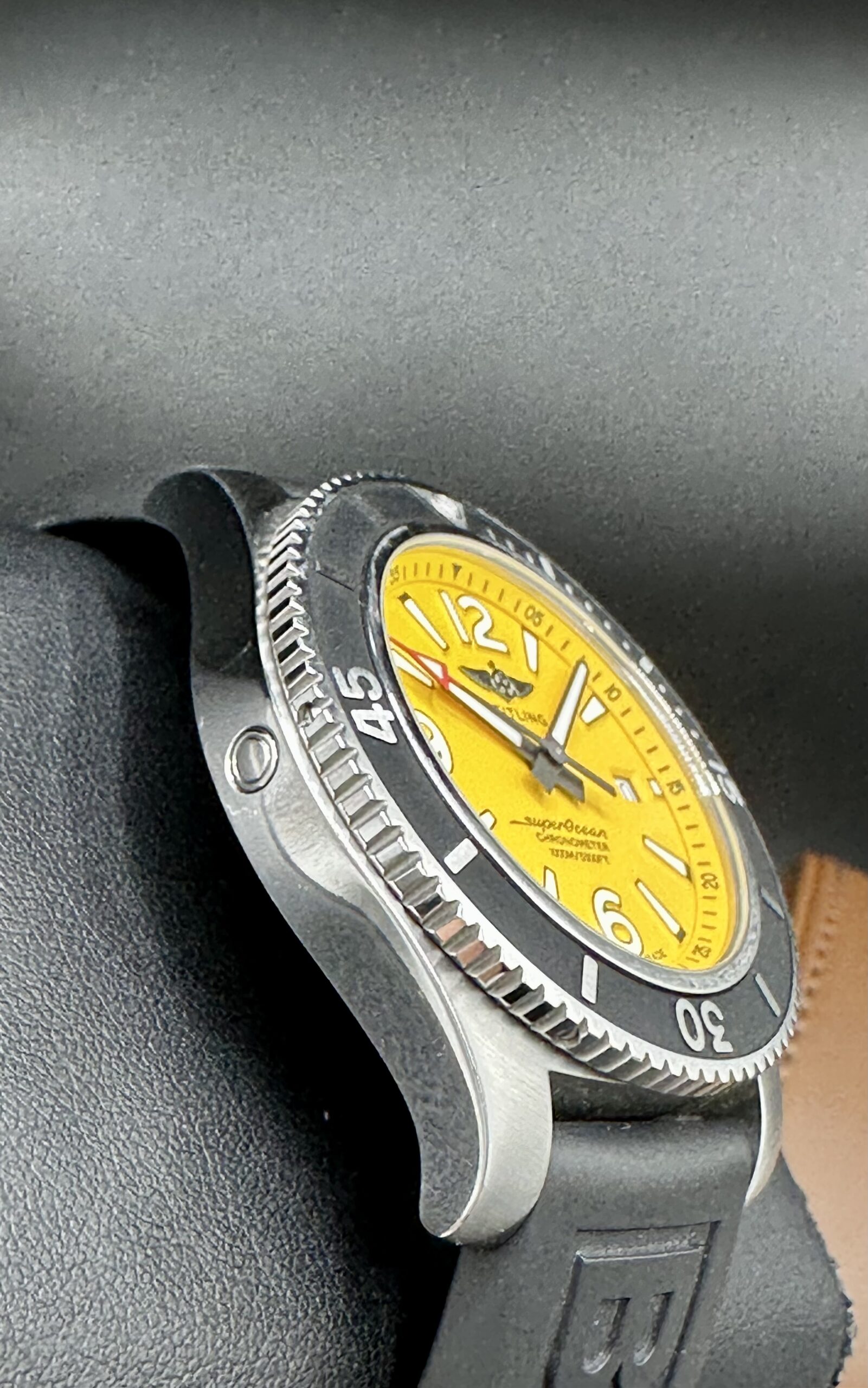 BREITLING Superocean 44 Yellow Dial 1000m Diver Ref A173670 44mm ...