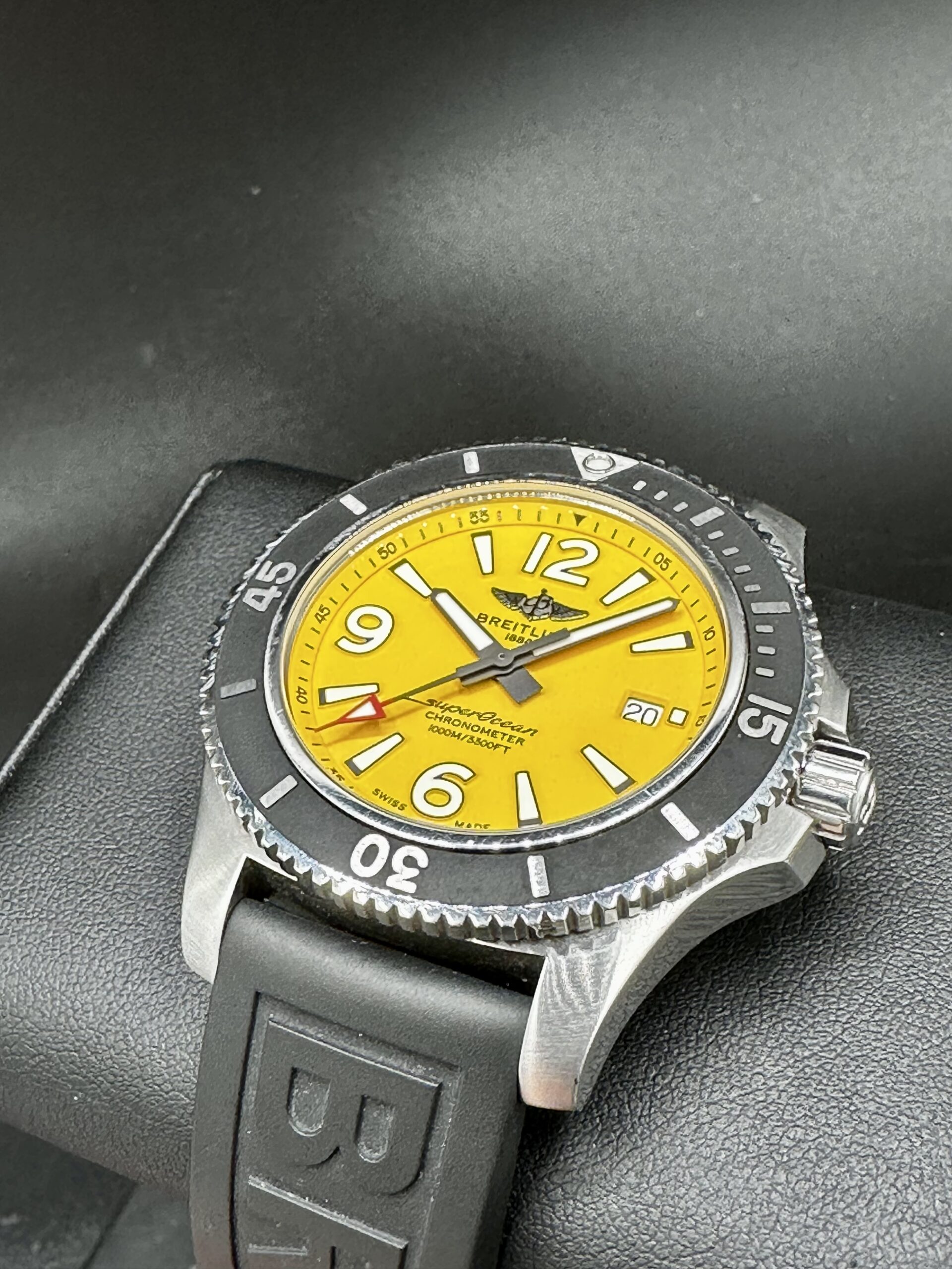 BREITLING Superocean 44 Yellow Dial 1000m Diver Ref A173670 44mm ...