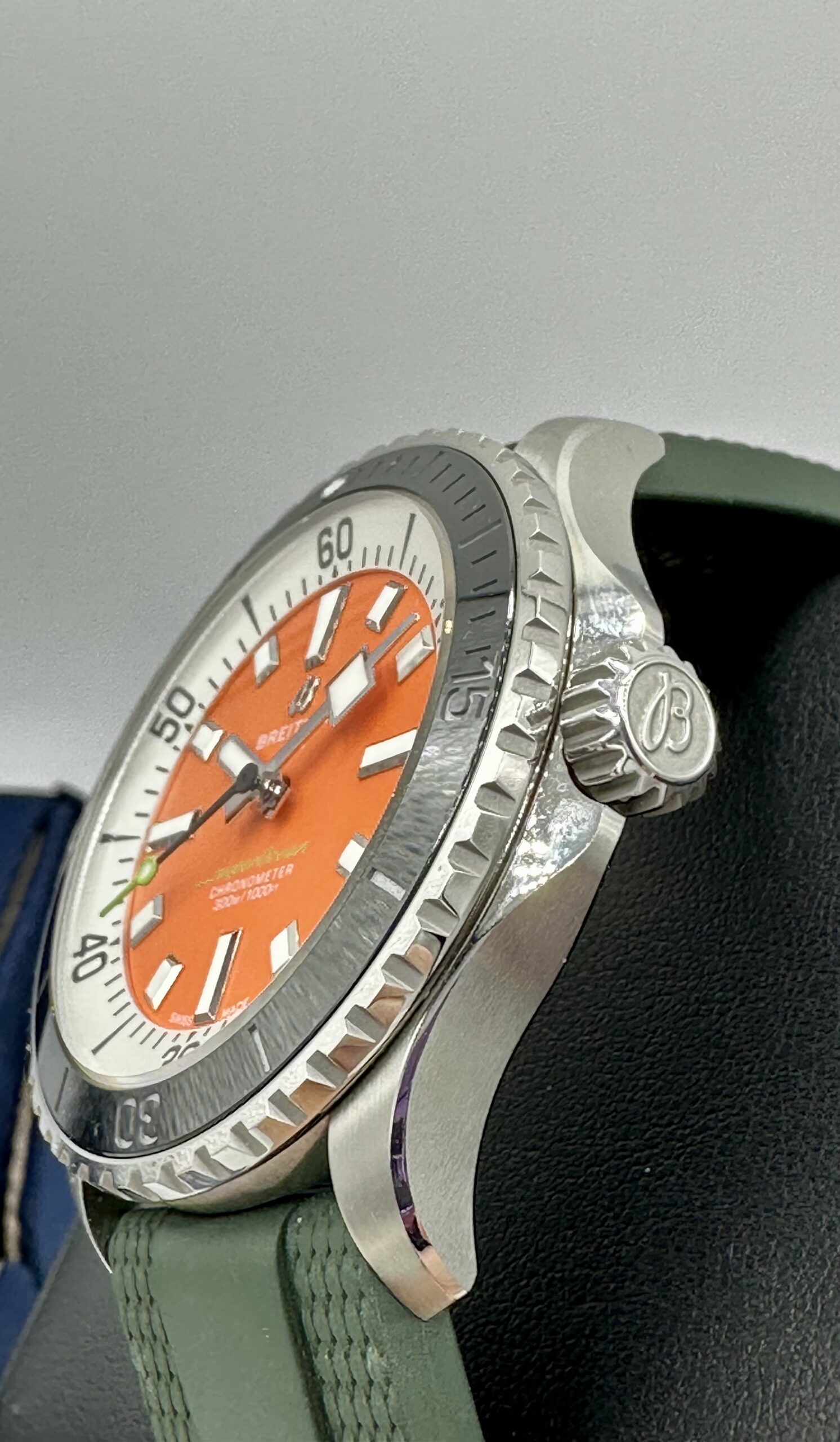 BREITLING SUPEROCEAN 42 A17375 Kelly Slater Limited Edition Orange 300m ...
