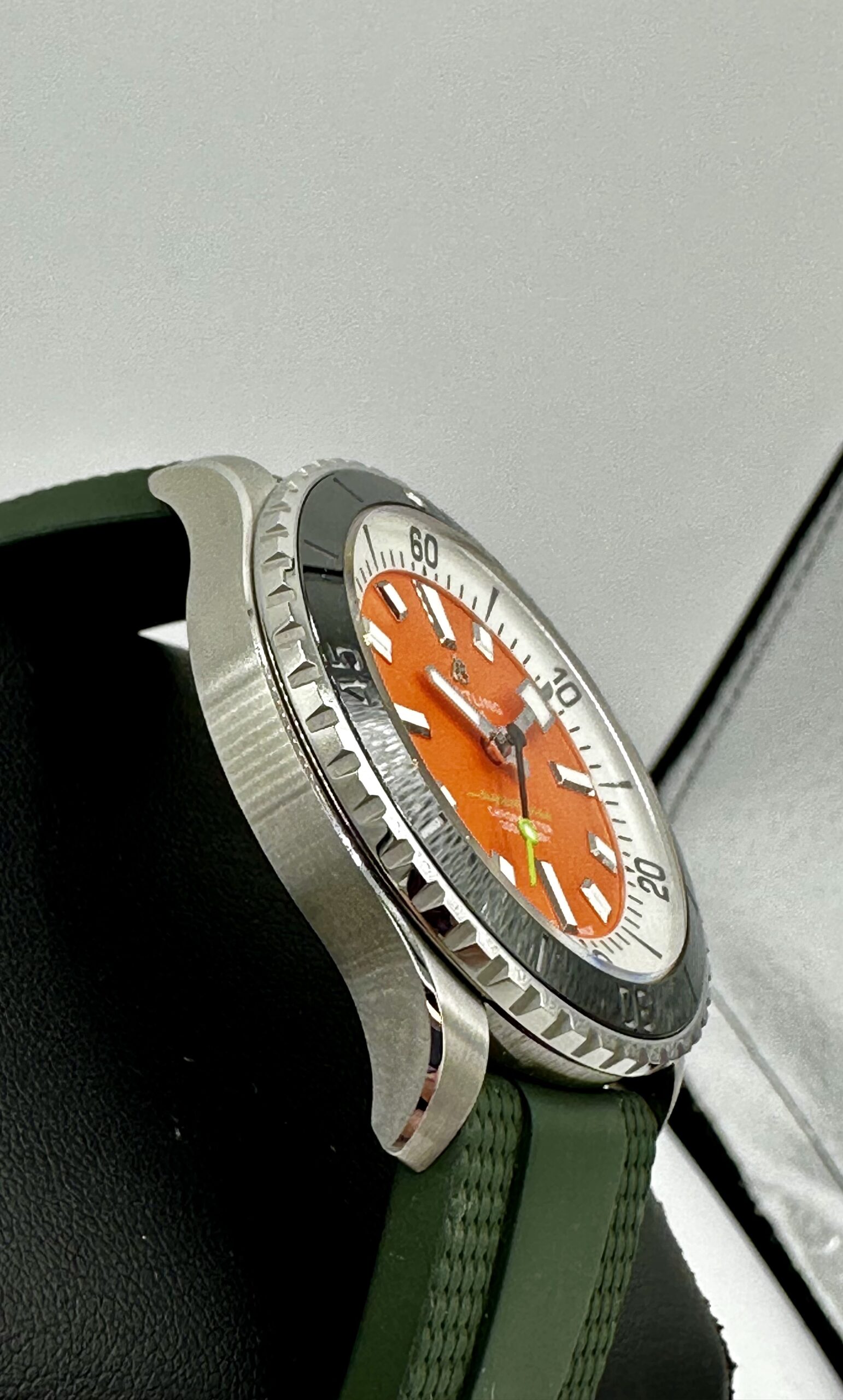 BREITLING SUPEROCEAN 42 A17375 Kelly Slater Limited Edition Orange 300m ...