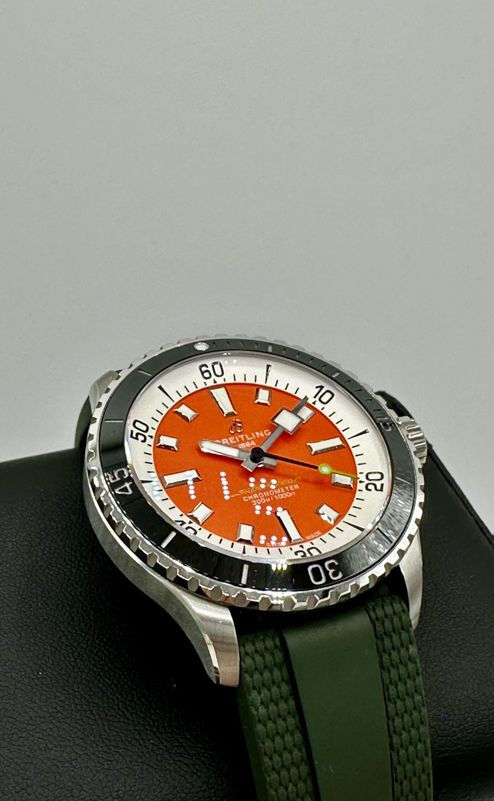 BREITLING SUPEROCEAN 42 A17375 Kelly Slater Limited Edition Orange 300m ...